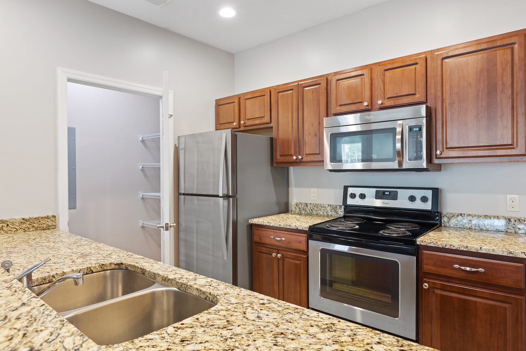 Castle Ridge Apartment Amenities - Castle Ridge